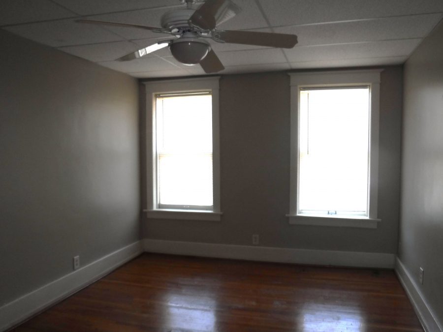 2 and 3 Bedroom, 1 Bath apartment. Beautiful Victorian Court apartments ...